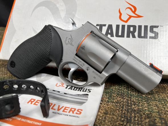 44 Magnum Taurus